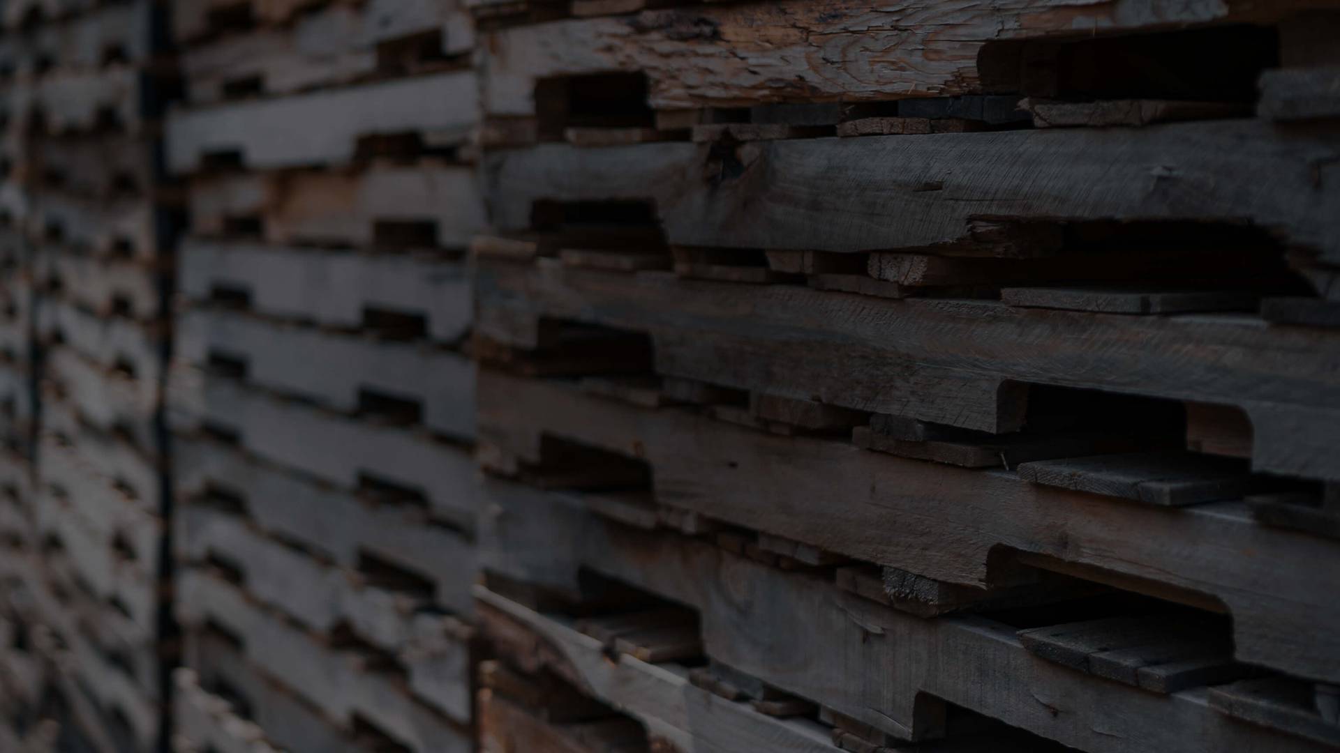 Shop Reconditioned Pallets in Chicago | Save Money & Go Green